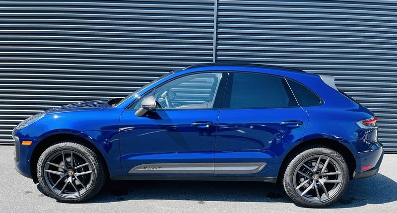 Gentian Blue Metallic | Rennbow - The Porsche Color Wiki