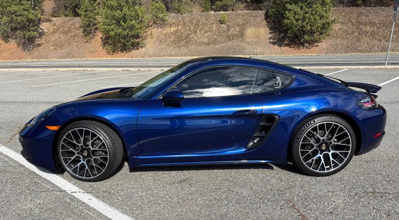 Gentian Blue Metallic | Rennbow - The Porsche Color Wiki